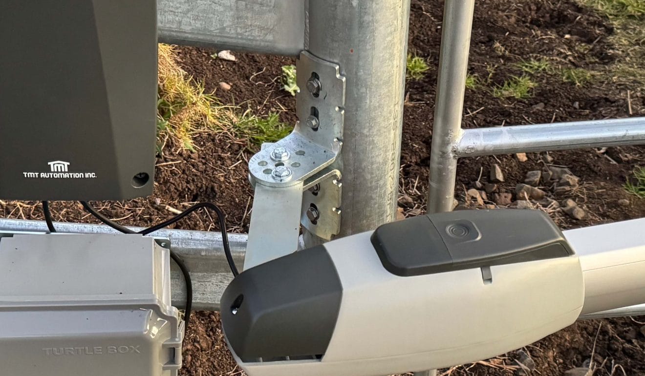 Round Post Bracket - Standard all post types - BMGi